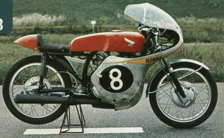 Honda RC166 and 174 - Hitting the opposition for six! - ZA Bikers / ZA ...