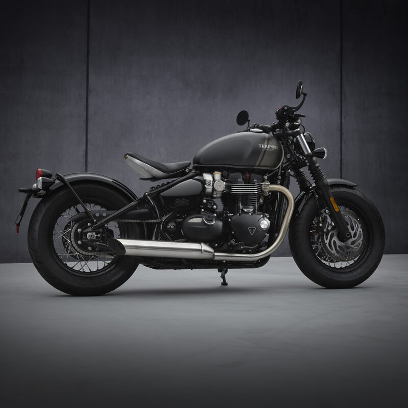 2021-Triumph-Bonneville-Bobber-Hero-04 - ZA Bikers / ZA Lifestyle