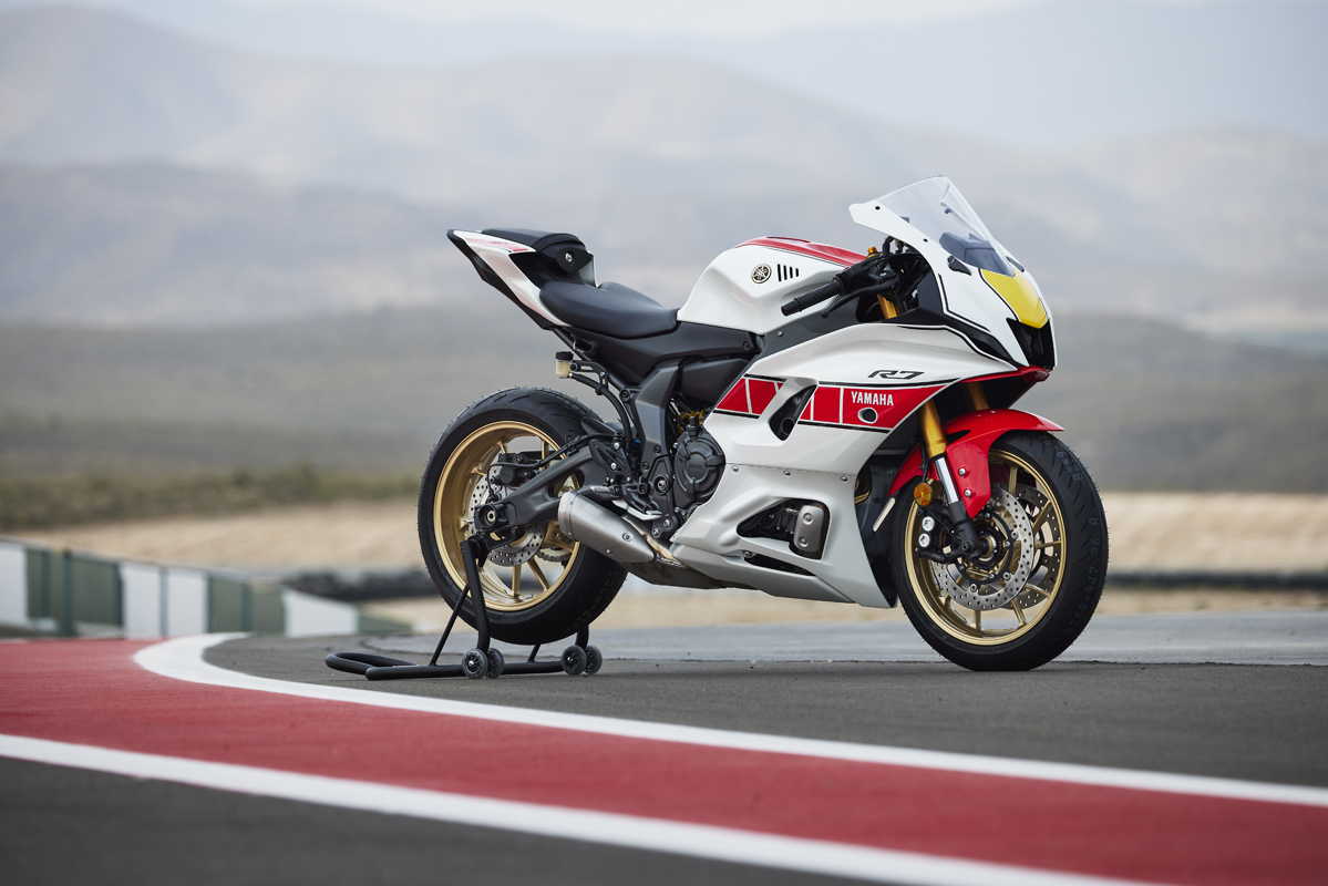 2022_YAM_R7-PRESS_EU_60THANNIVERSARY_STATIC_002 - ZA Bikers / ZA Lifestyle