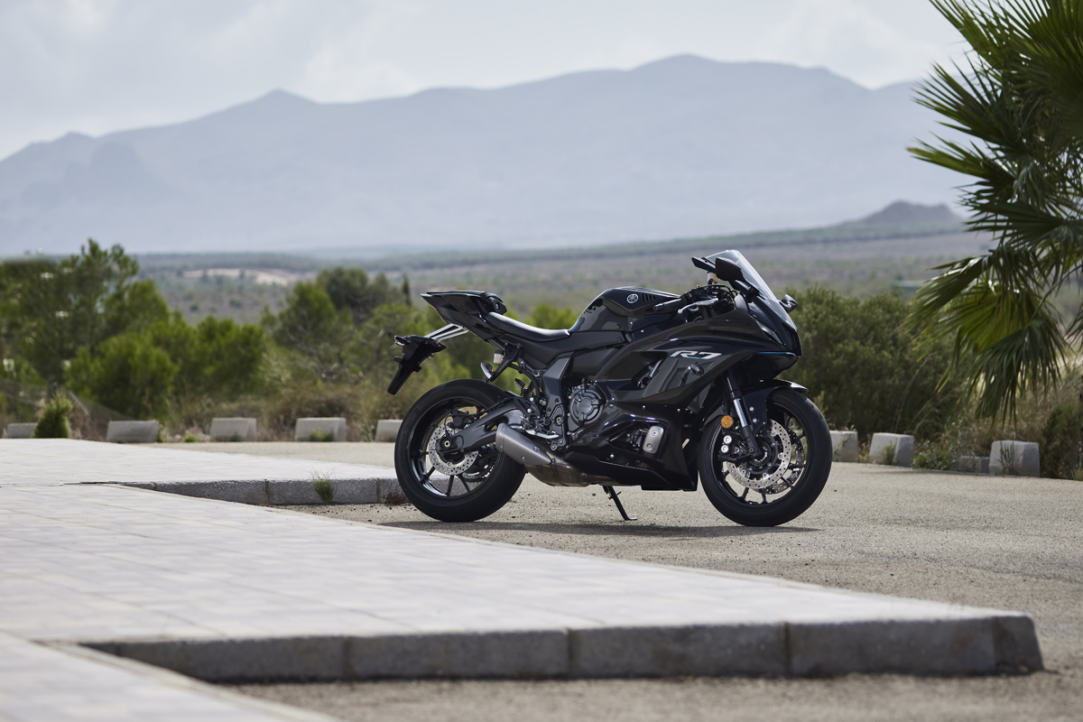 2022_YAM_R7-PRESS_EU_YB_STATIC_004 - ZA Bikers / ZA Lifestyle