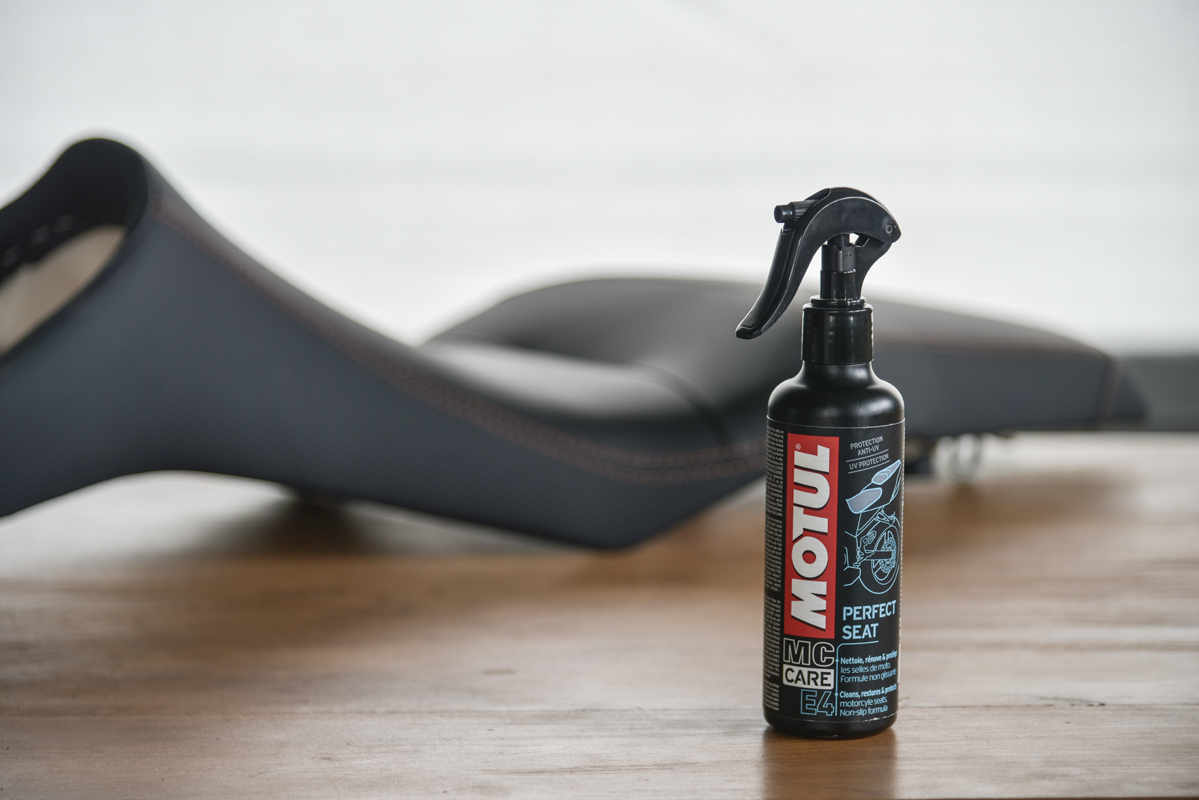 Perfect Seat: We test a seat cleaner from Motul - ZA Bikers