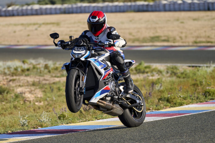 2022 BMW M1000RR and M1000R Hit The Roads and Tracks - ZA Bikers / ZA ...