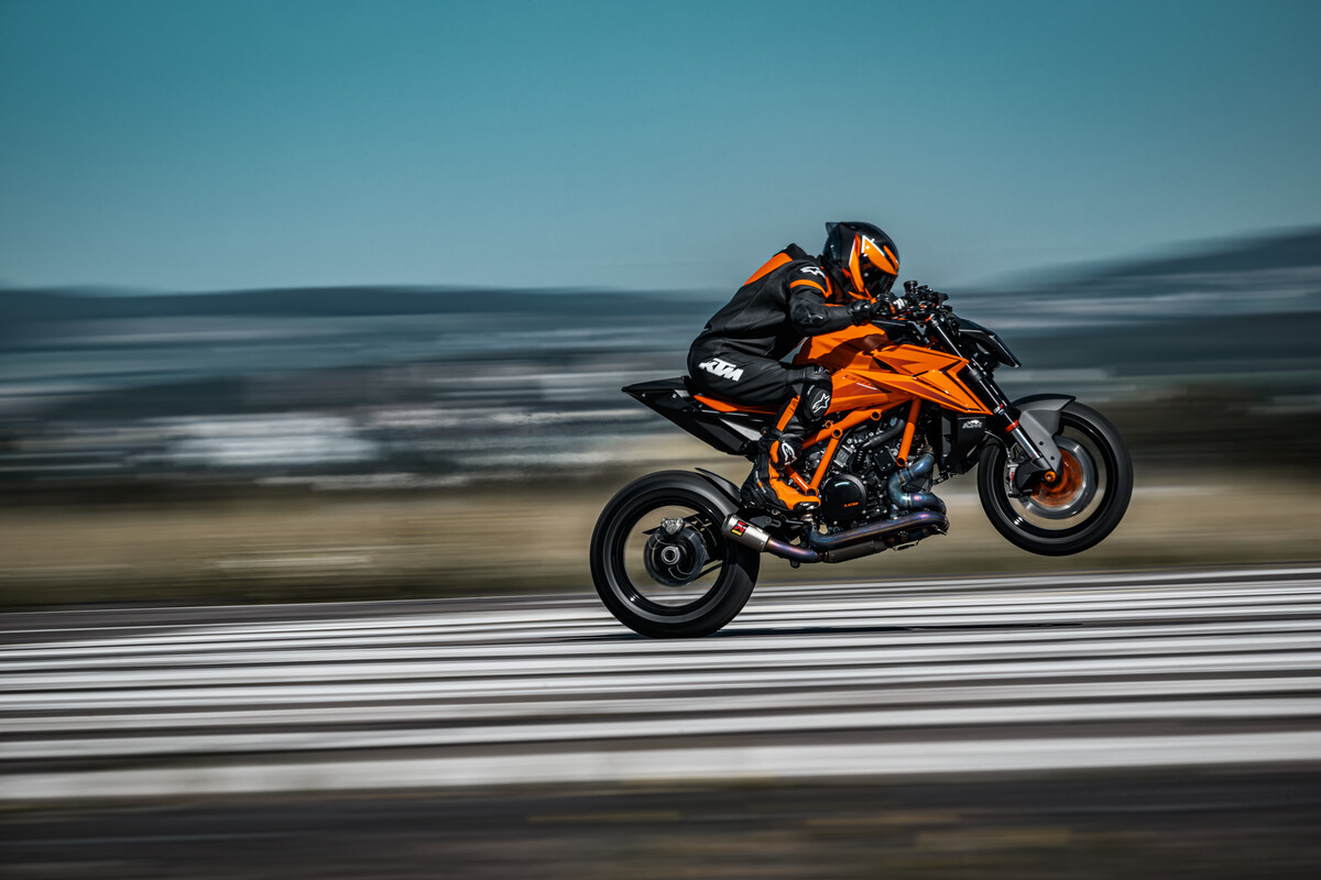 554245_MY24 KTM 1390 SUPER DUKE R_Action_Action_ACTION - ZA Bikers / ZA Lifestyle
